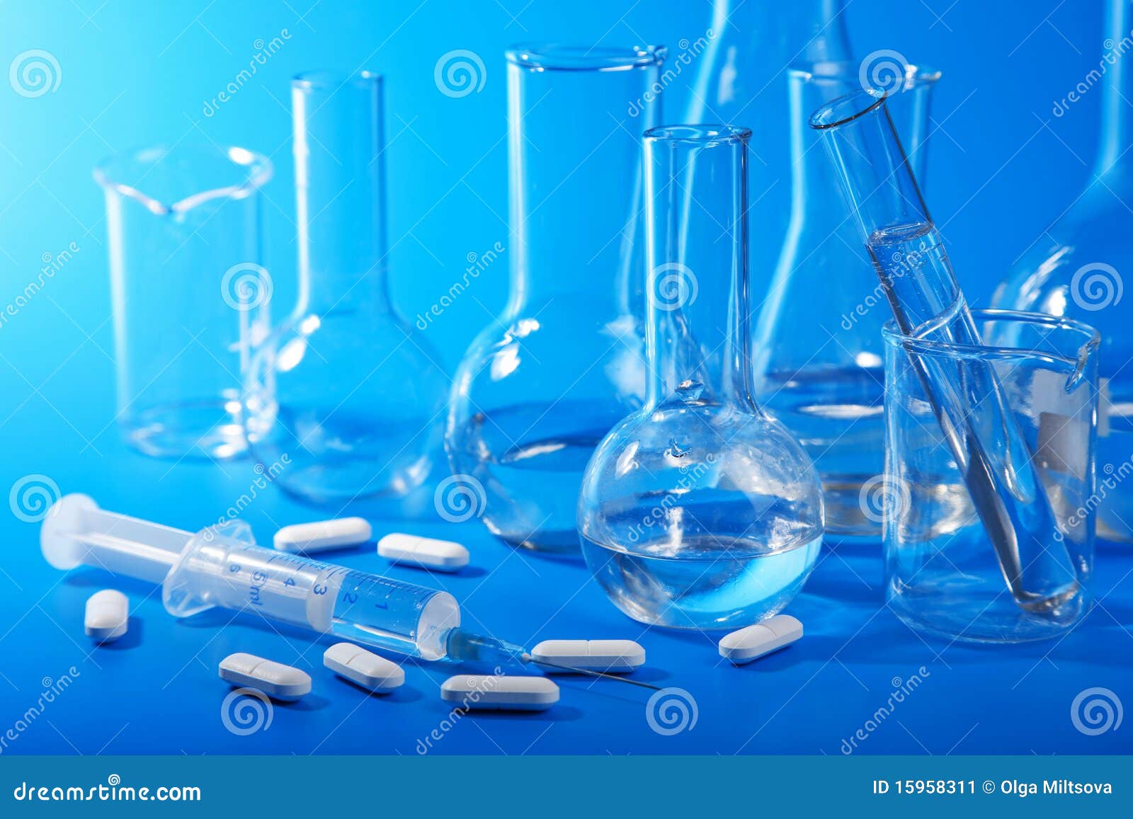 Equipo De Laboratorio Químico Imagen de archivo - Imagen de botella ...