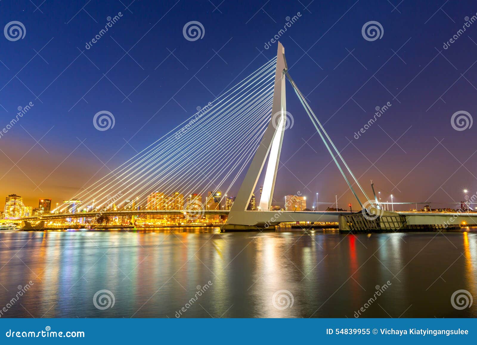 ERASMUS-Brücke Rotterdam redaktionelles bild. Bild von stadt - 54839955