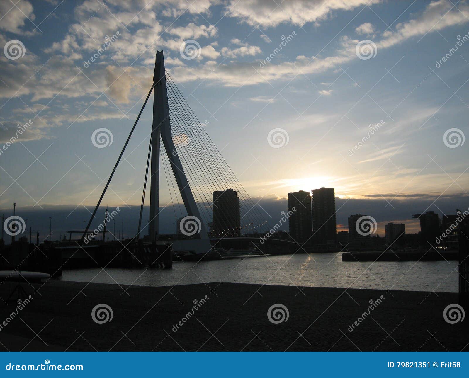 Erasmus Bridge Rotterdam Skyline Sunset Foto editorial - Imagen de ...
