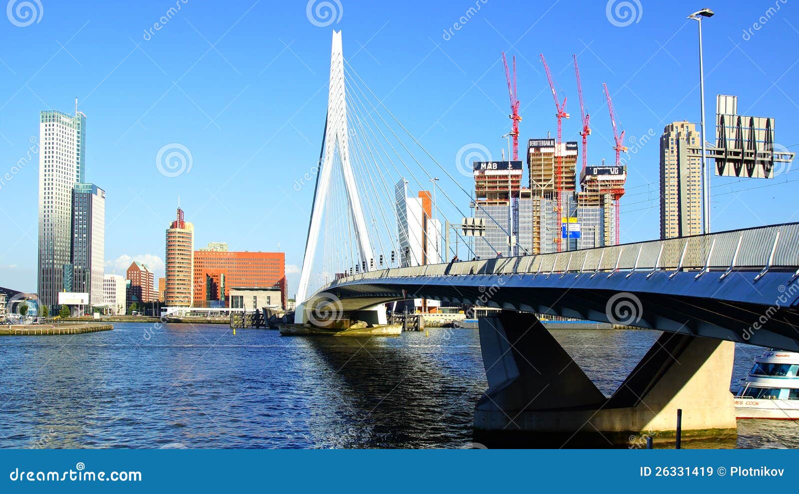 Erasmus Brug En De Haven Van Rotterdam. Rotterdam Redactionele Stock ...