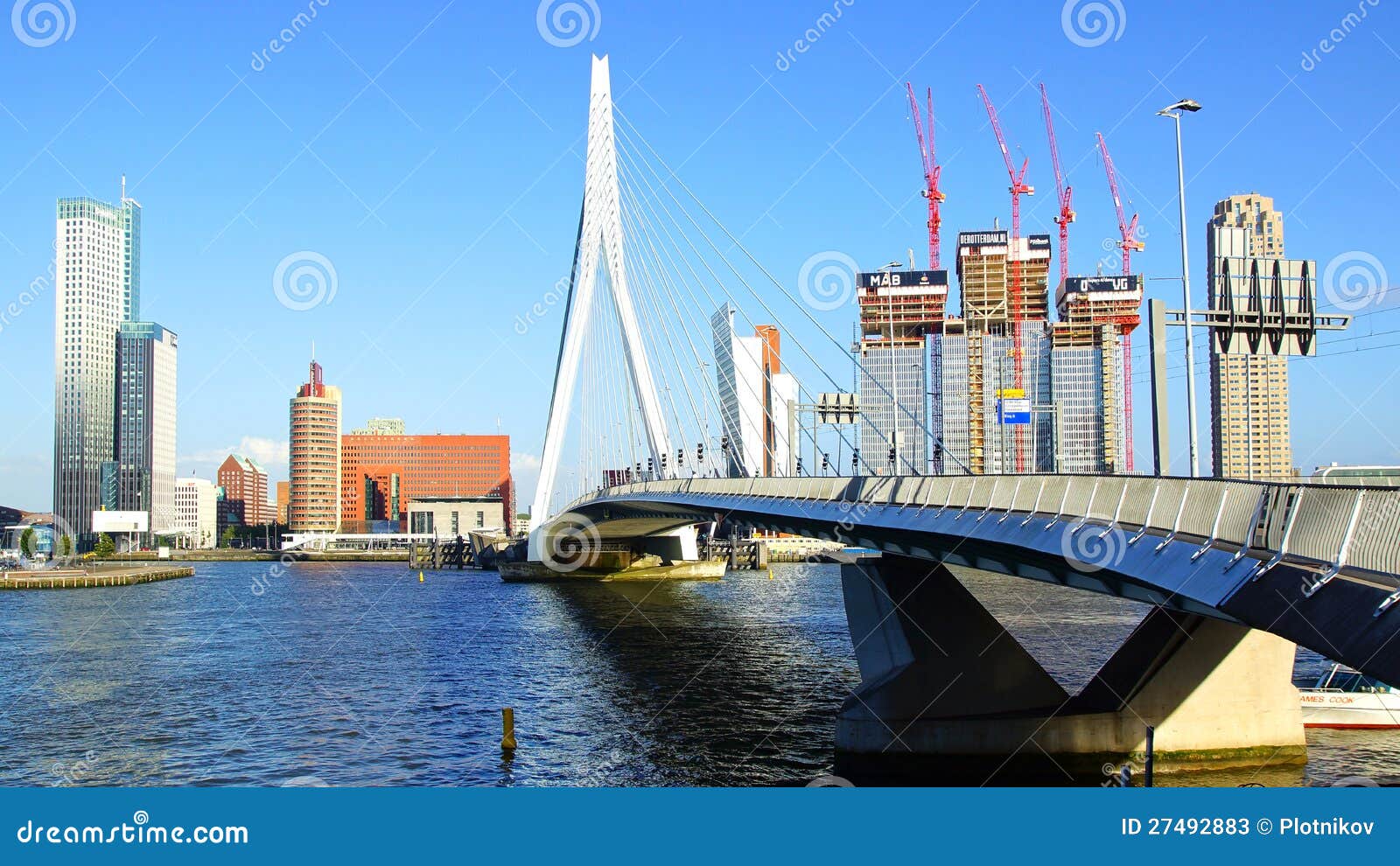 Erasmus Brug En De Haven Van Rotterdam. Rotterdam Redactionele Stock ...