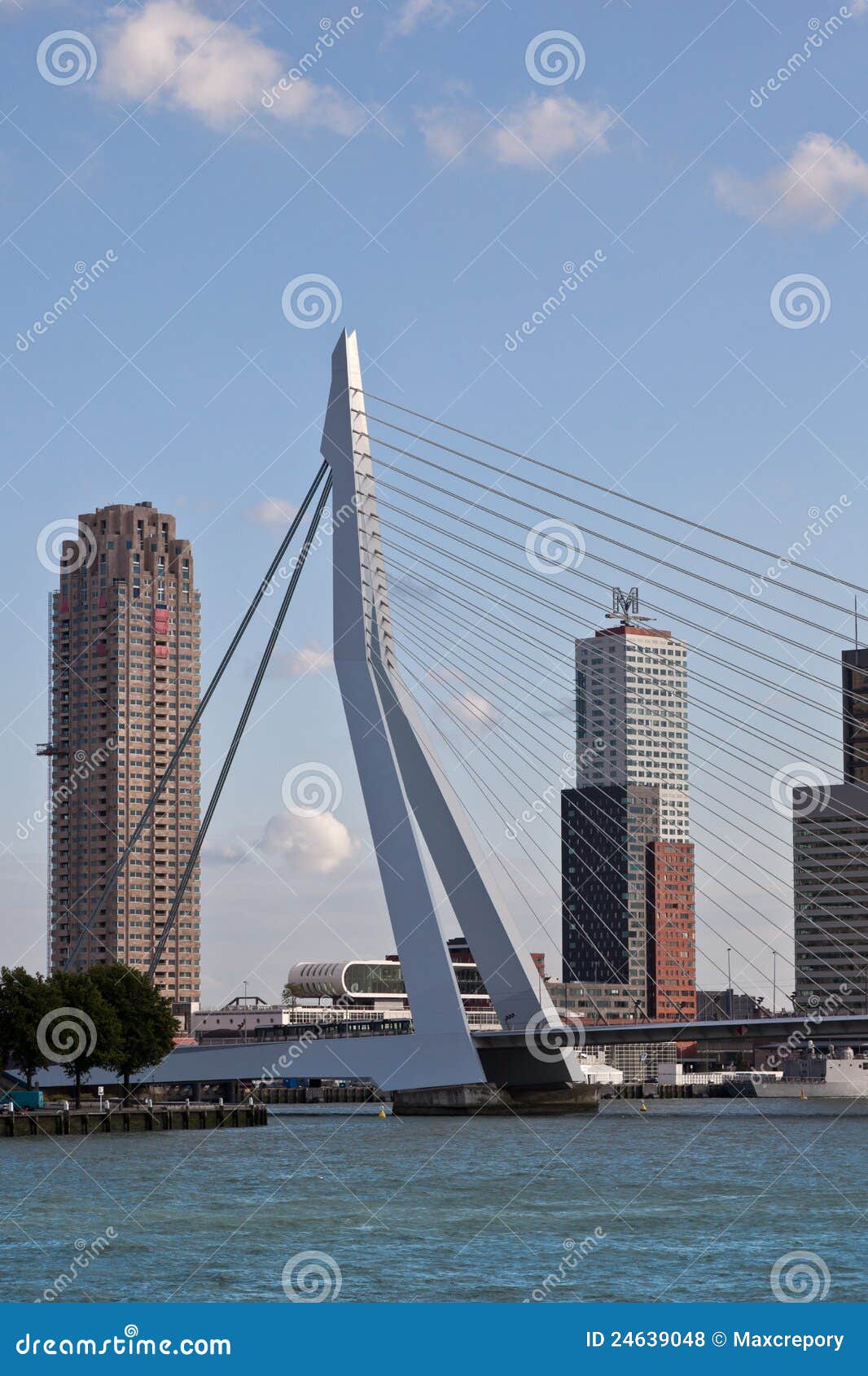 Erasmus brug, Rotterdam redactionele stock foto. Image of ...