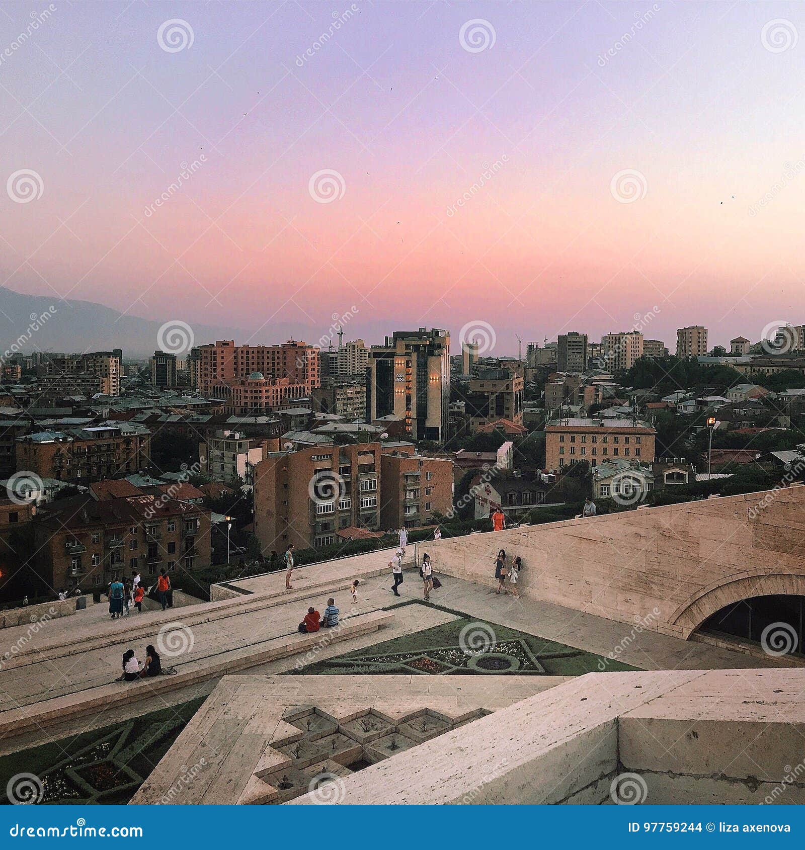 Erevan Au Coucher Du Soleil Image stock éditorial - Image of ...