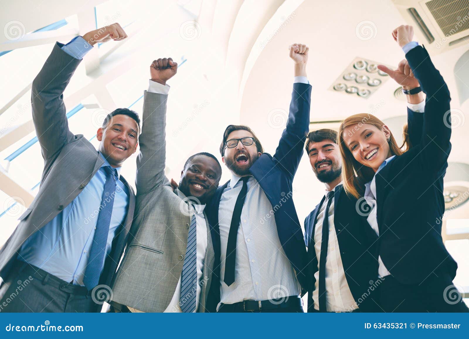 Erfolgreiche Angestellte stockbild. Bild von ausdruck - 63435321