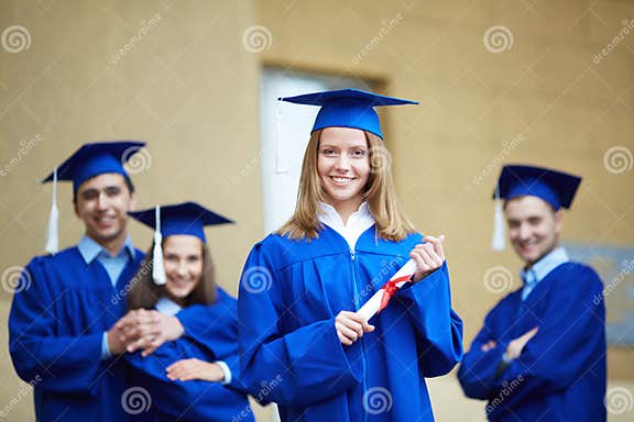 Erfolgreicher Absolvent stockfoto. Bild von akademisch - 33657144