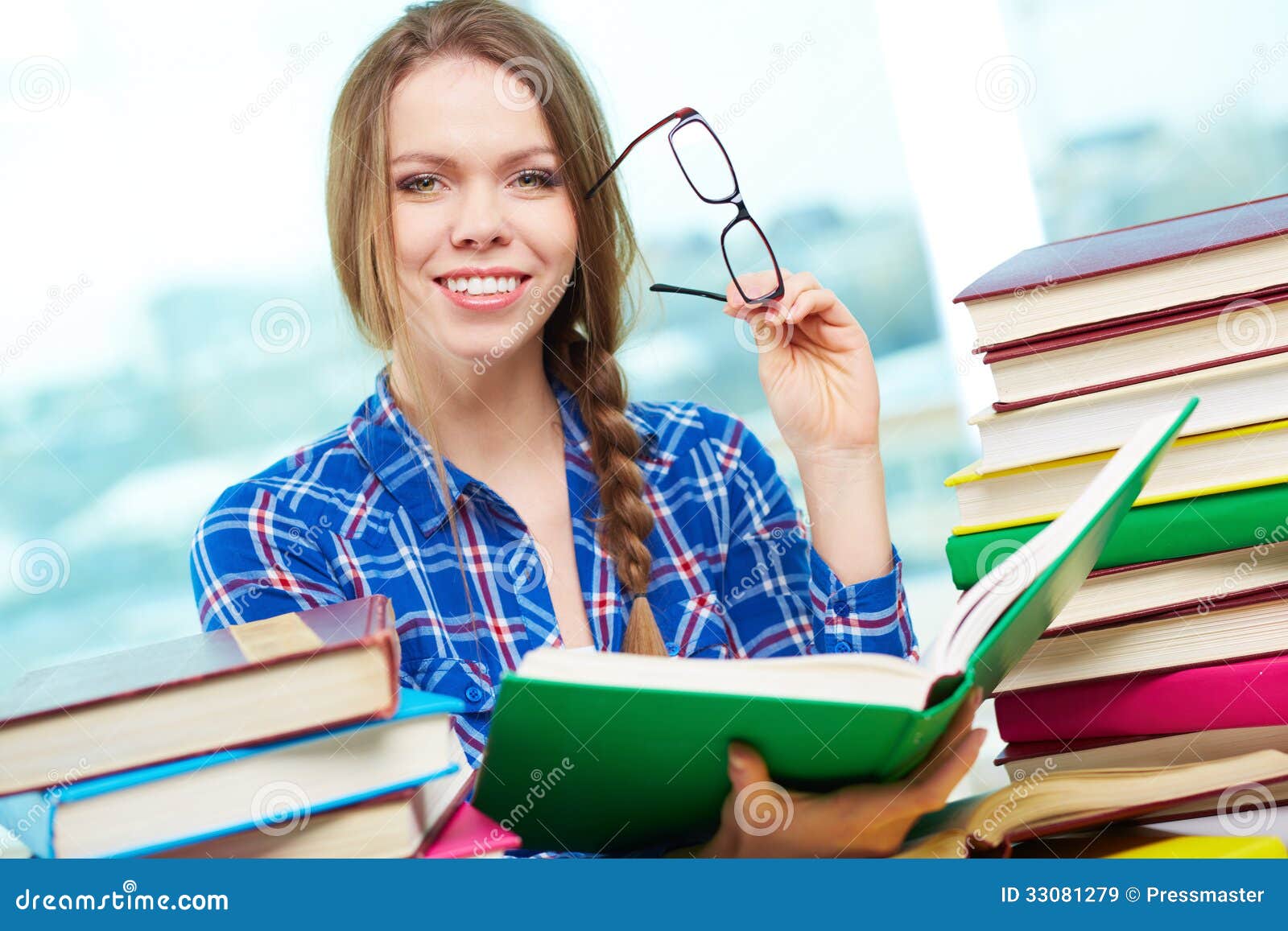 Erfolgreicher Student stockbild. Bild von intelligent - 33081279