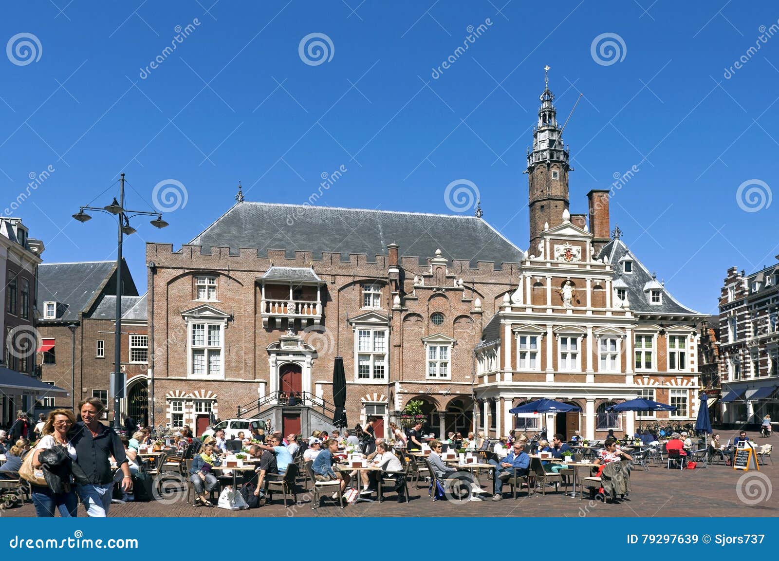 Erholung Auf Marktplatz, Grote Markt Haarlem Redaktionelles Stockbild ...