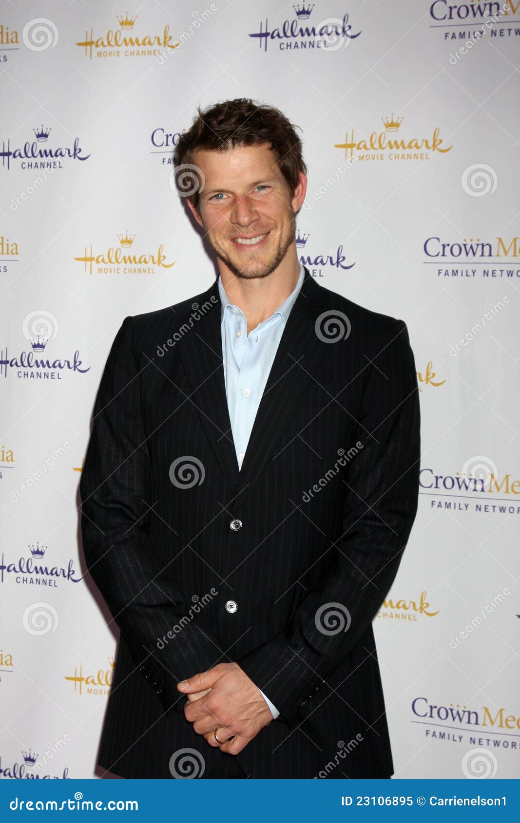 Eric Mabius editorial image. Image of winter, house, eric - 23106895