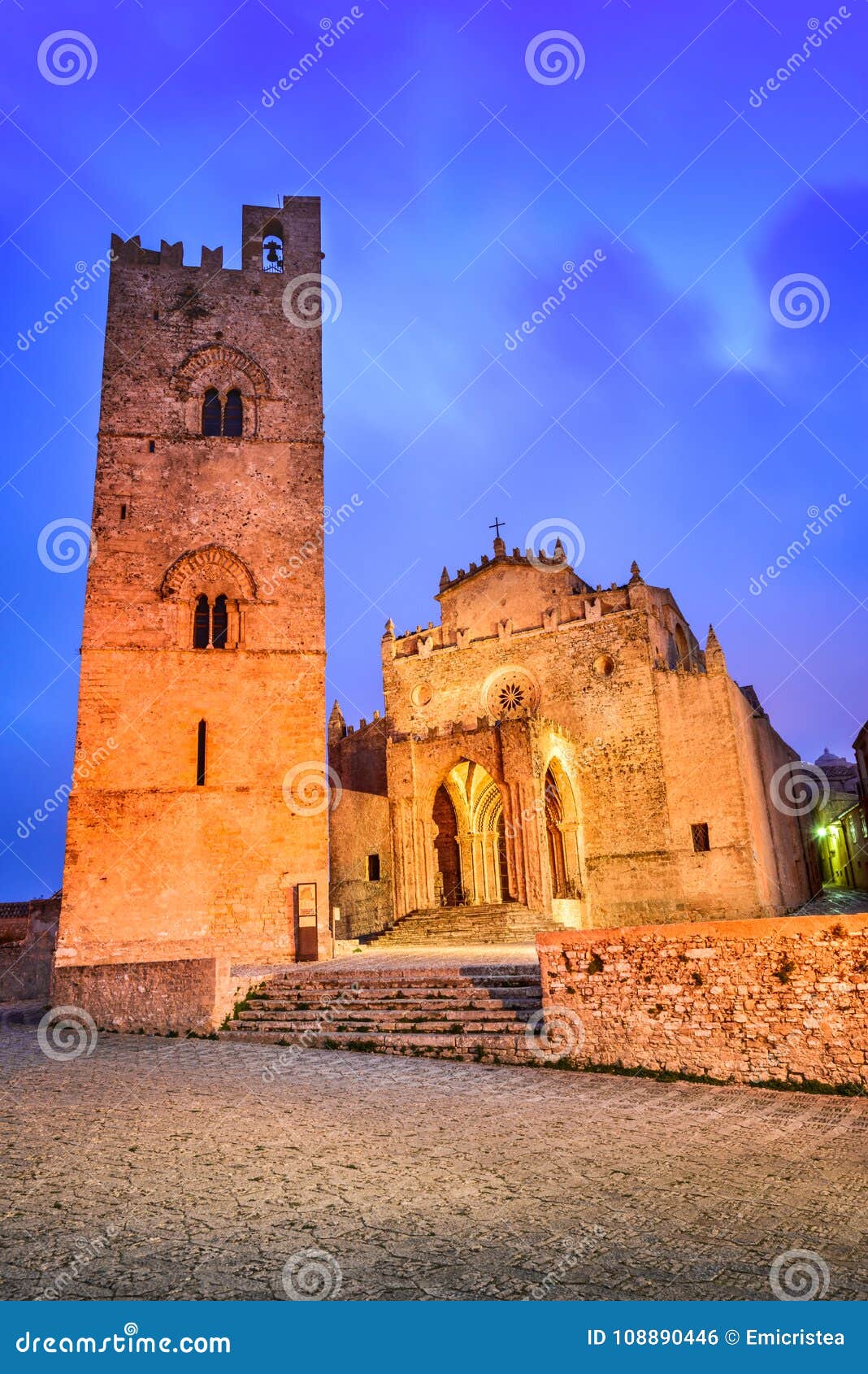 Erice, Sicilia, Italia foto de archivo. Imagen de urbano - 108890446