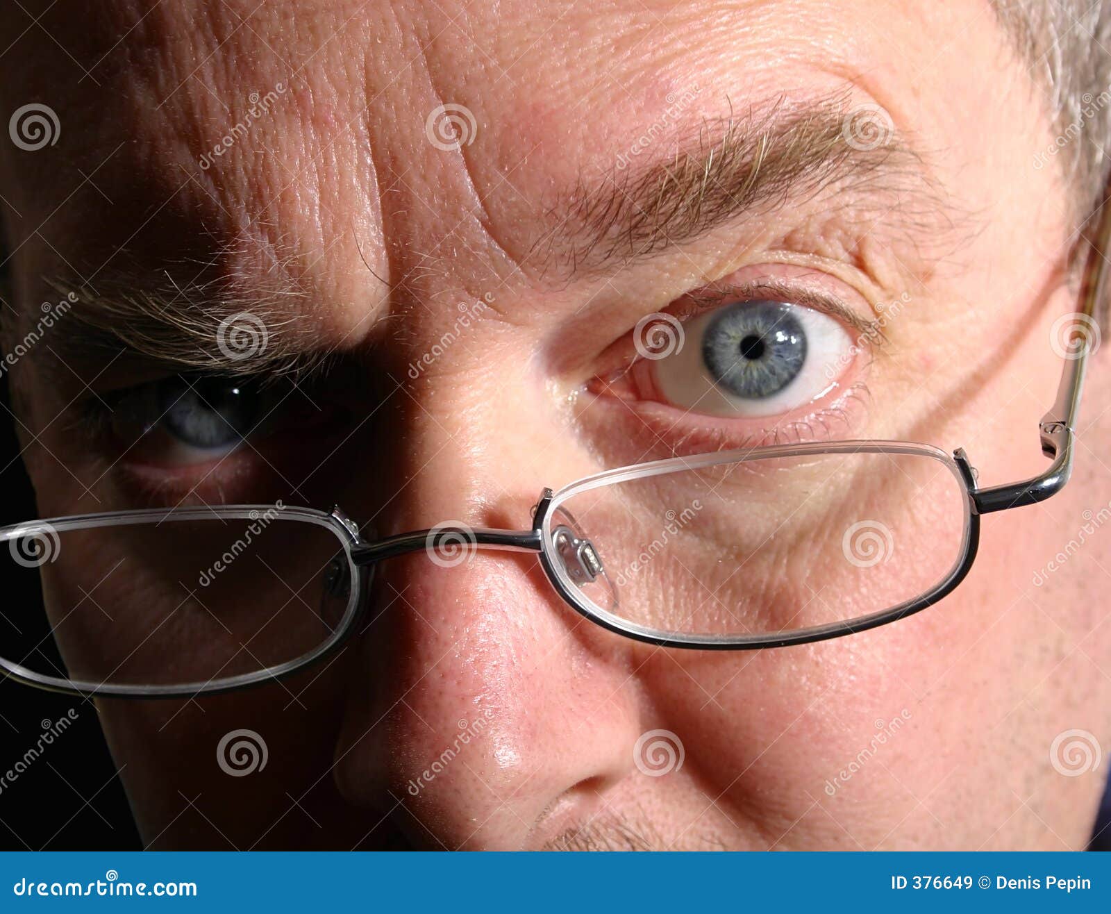 Ernster Blick stockbild. Bild von geschäft, augen, konzentrieren - 376649