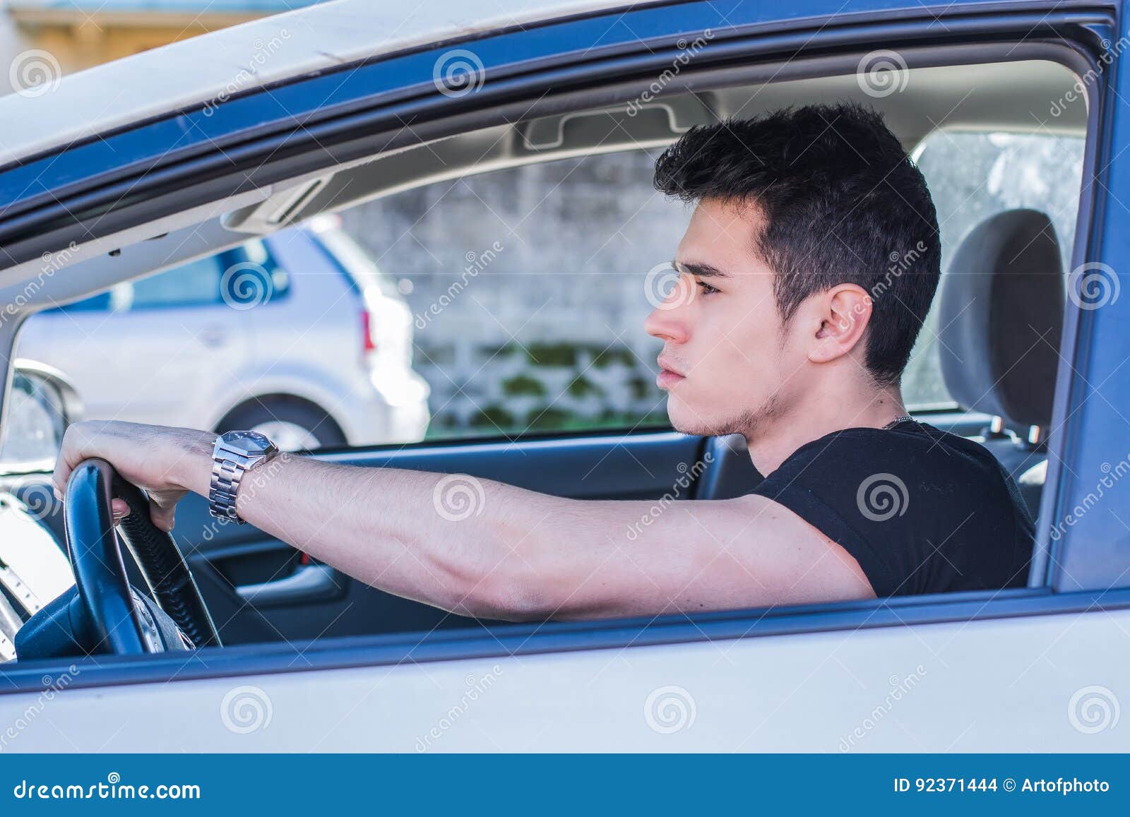 Ernster Junger Mann Oder Jugendlicher, Die Auto Fahren Stockfoto - Bild ...