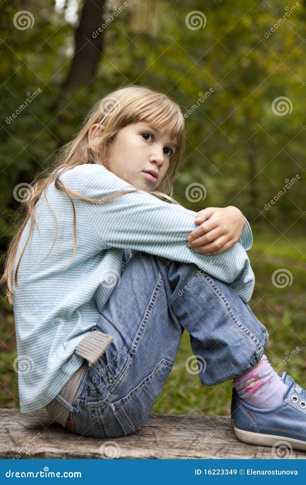 Ernstig Oud Meisje Negen Jaar Stock Afbeelding - Image of haar, ernstig ...