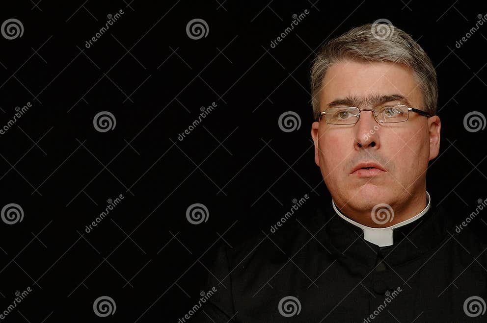 Ernstige priester stock afbeelding. Image of leider, goddeloos - 2156855