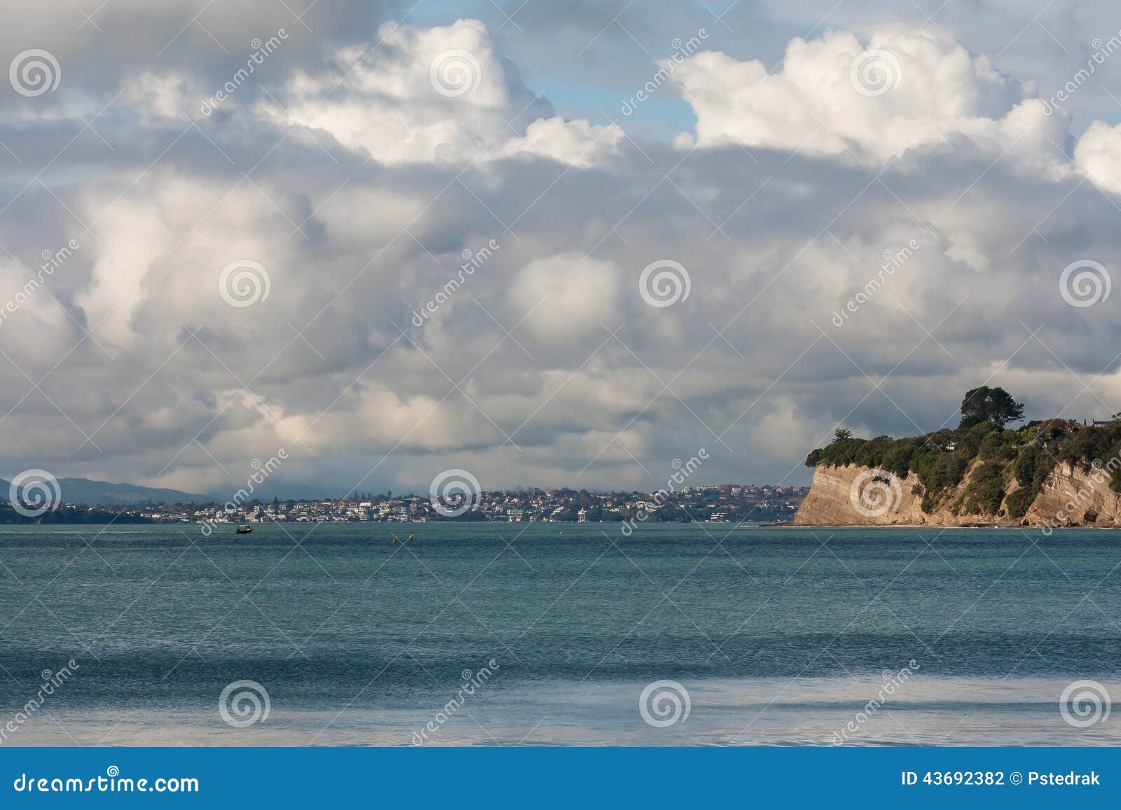 Eroded Cliffs at North Shore Stock Photo - Image of ocean, water: 43692382