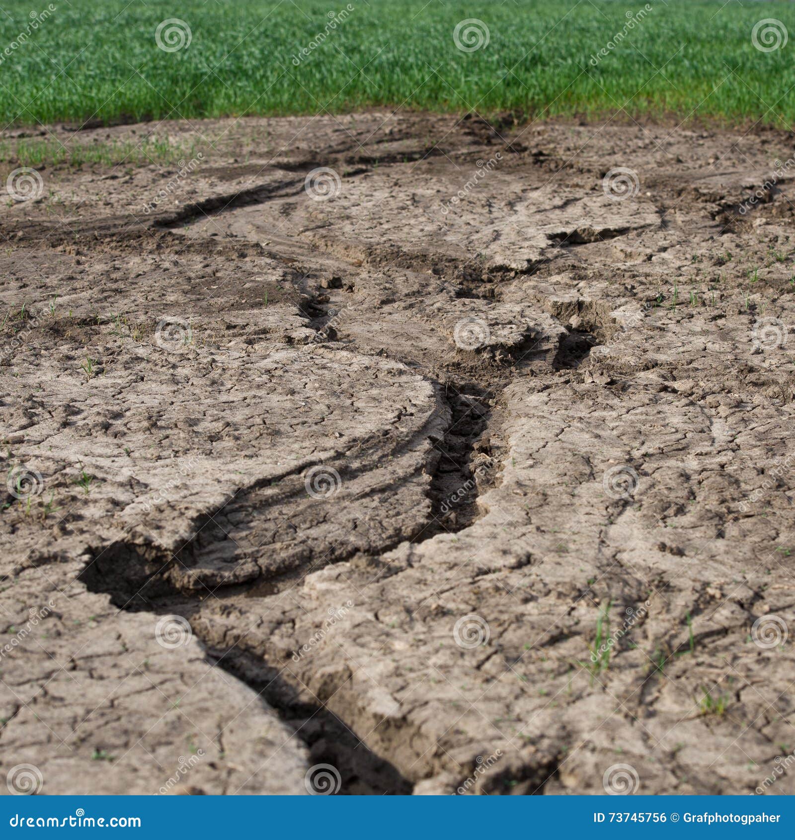 Erosión de la tierra foto de archivo. Imagen de suciedad - 73745756