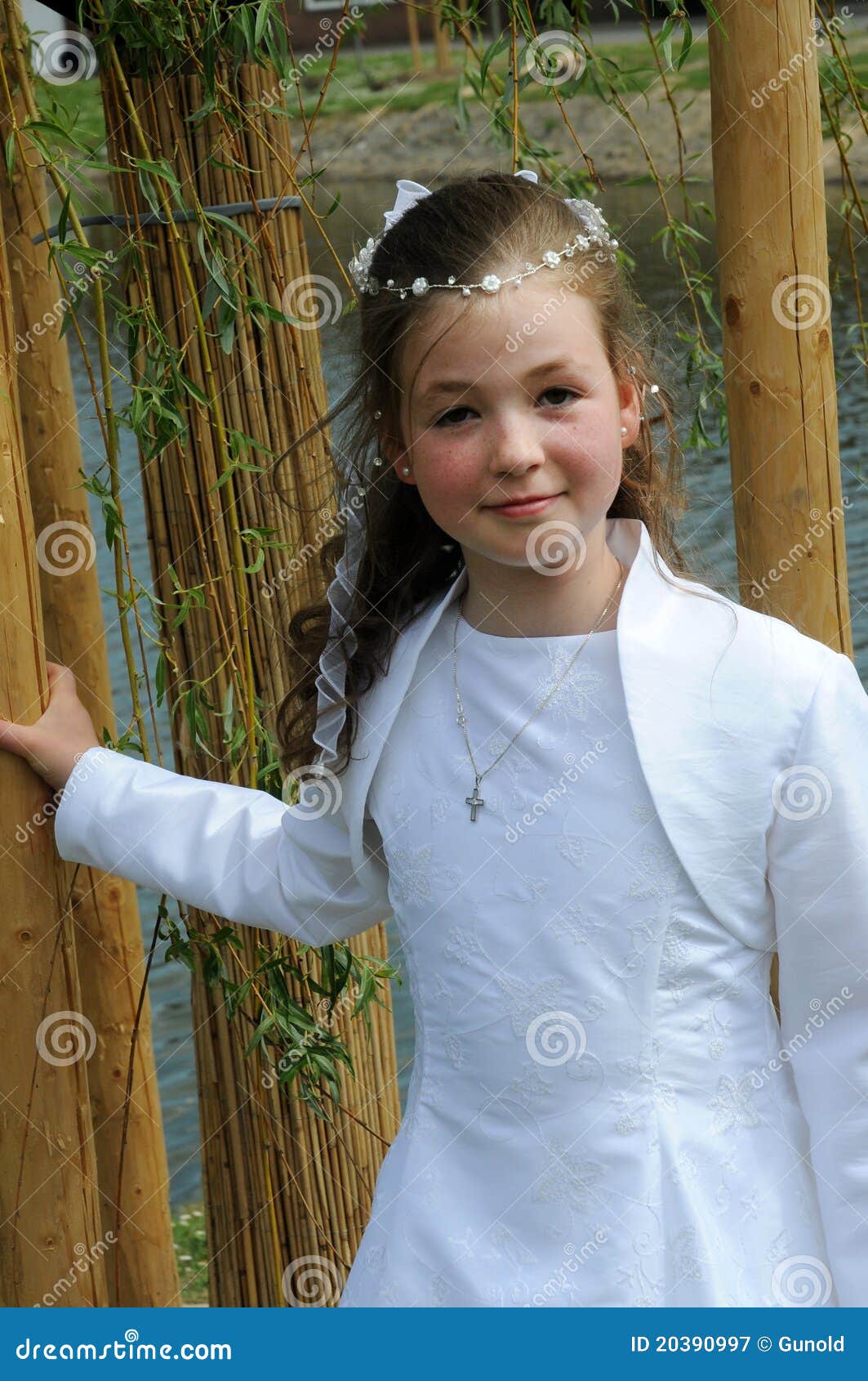 Erste heilige Kommunion stockbild. Bild von christ, kind - 20390997