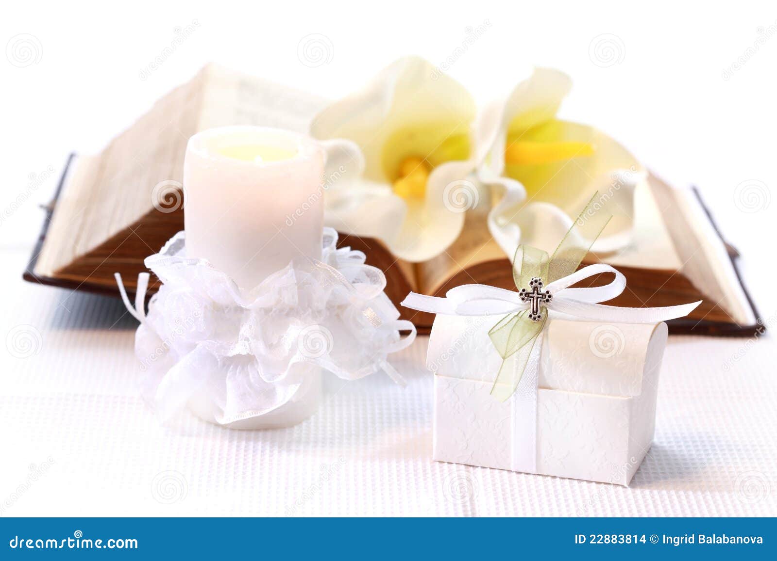 Erste heilige Kommunion stockfoto. Bild von zeremonie - 22883814