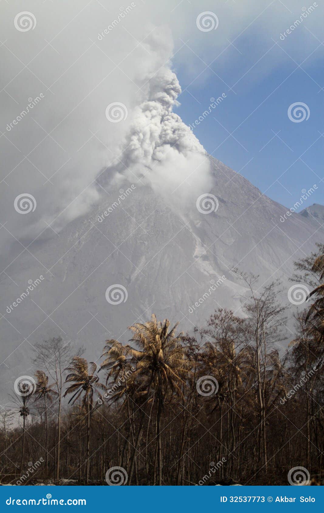 Erupción de Merapi foto de archivo editorial. Imagen de krakatoa - 32537773