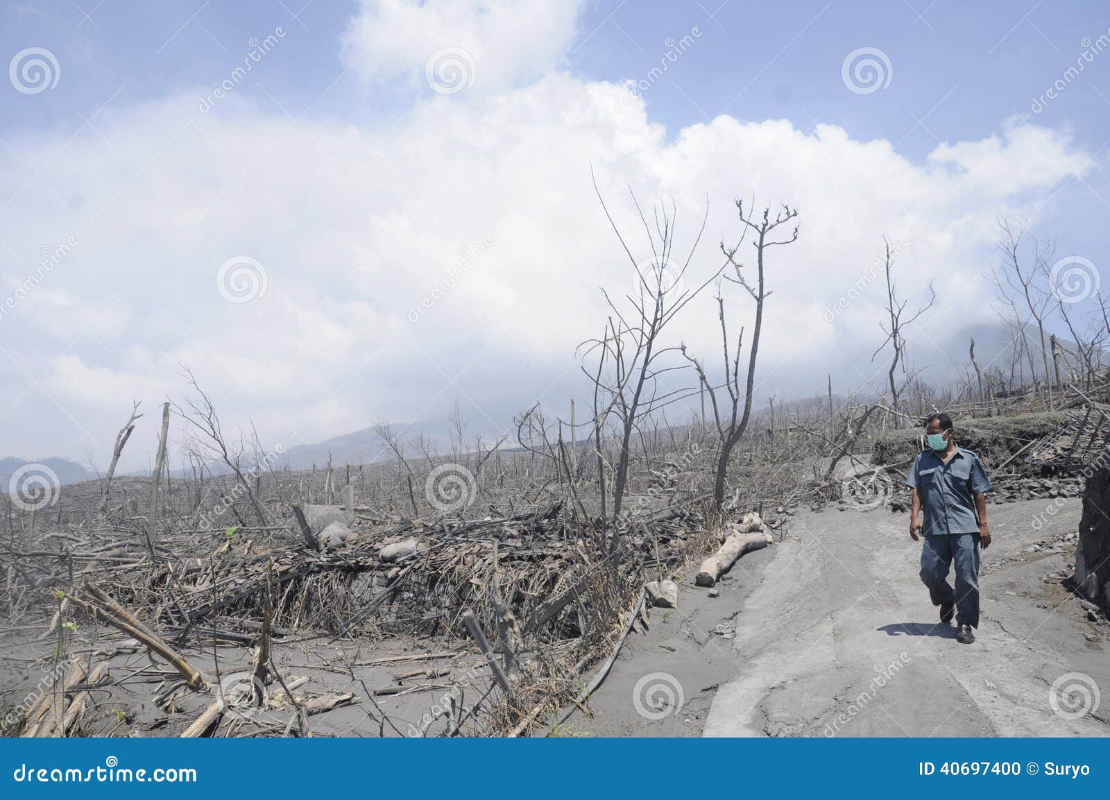 Eruption of Mount Merapi editorial image. Image of java - 40697400