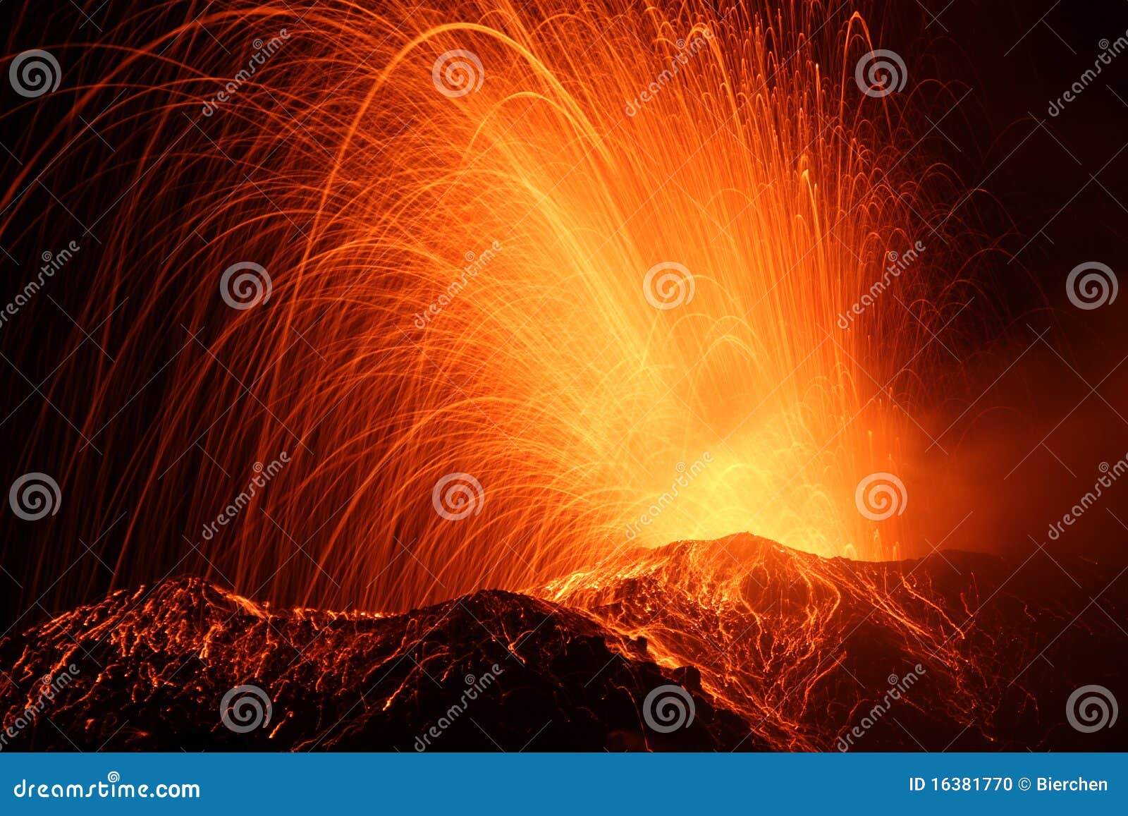 Eruption of the Volcano Stromboli Stock Photo - Image of glowing ...