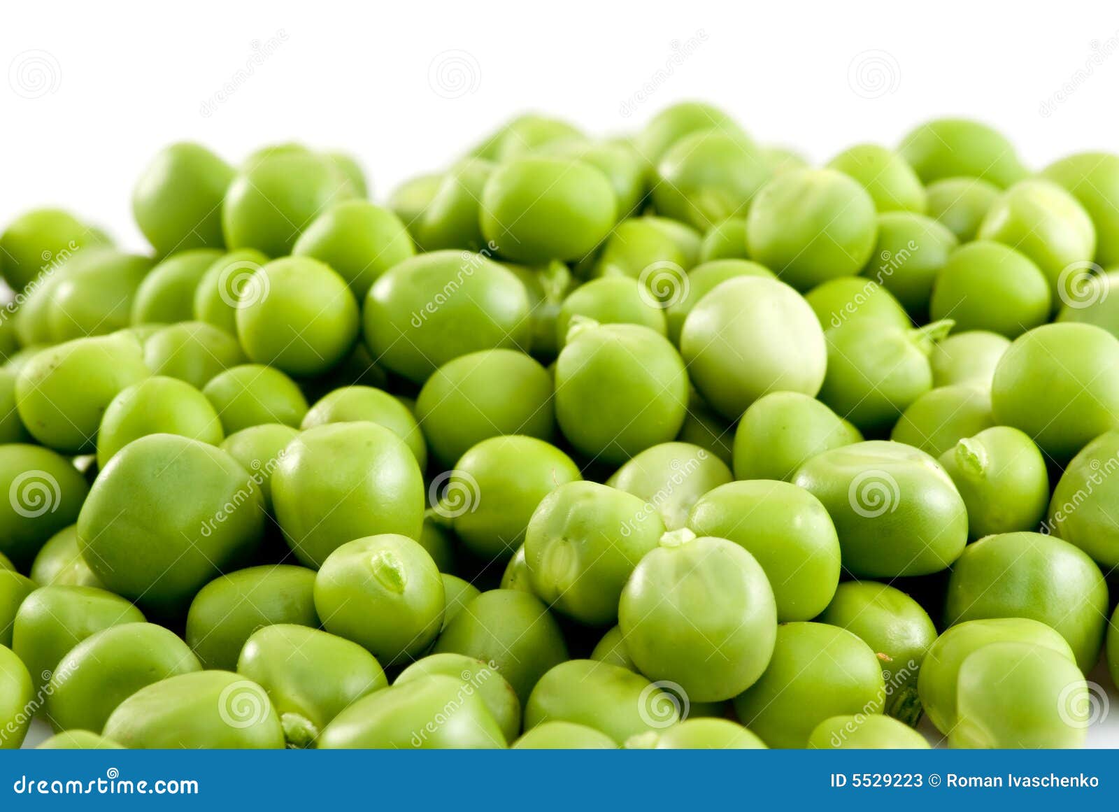 Ervilhas Verdes Isoladas No Fundo Branco Imagem de Stock - Imagem de ...