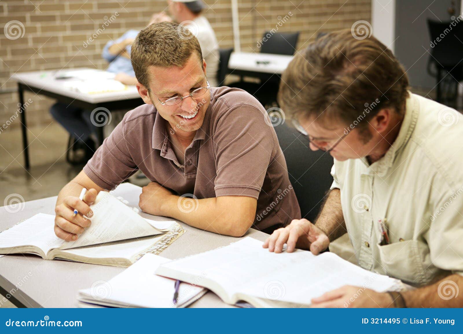 Erwachsener Ed - Studierend Stockbild - Bild von ausbildung, buch: 3214495