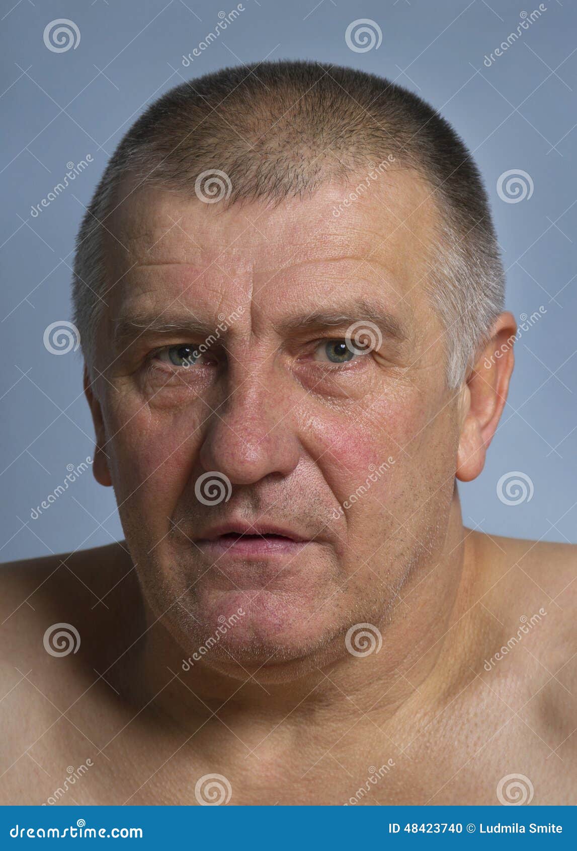 Erwachsener Mann stockfoto. Bild von porträt, lächeln - 48423740