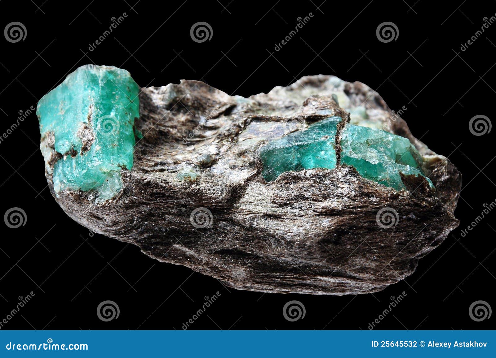 Erz mit Smaragden stockfoto. Bild von smaragd, material - 25645532