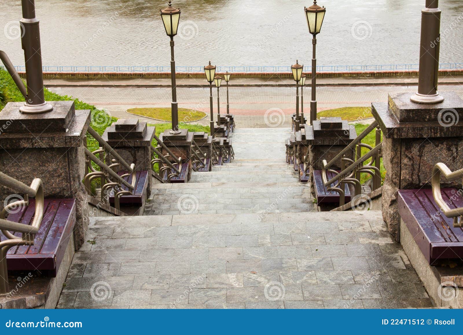 Escada ao rio foto de stock. Imagem de levantar, filial - 22471512