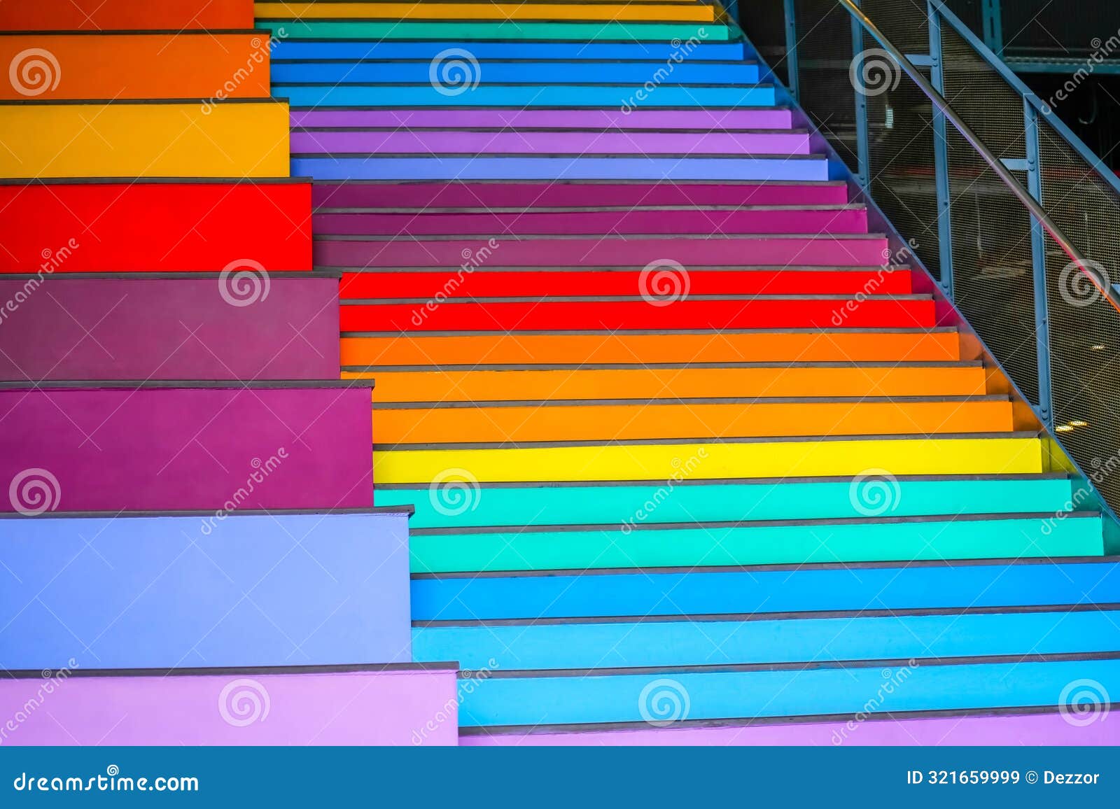 Escada Colorida E Parede Colorida Com Diferentes Alturas De Degraus ...