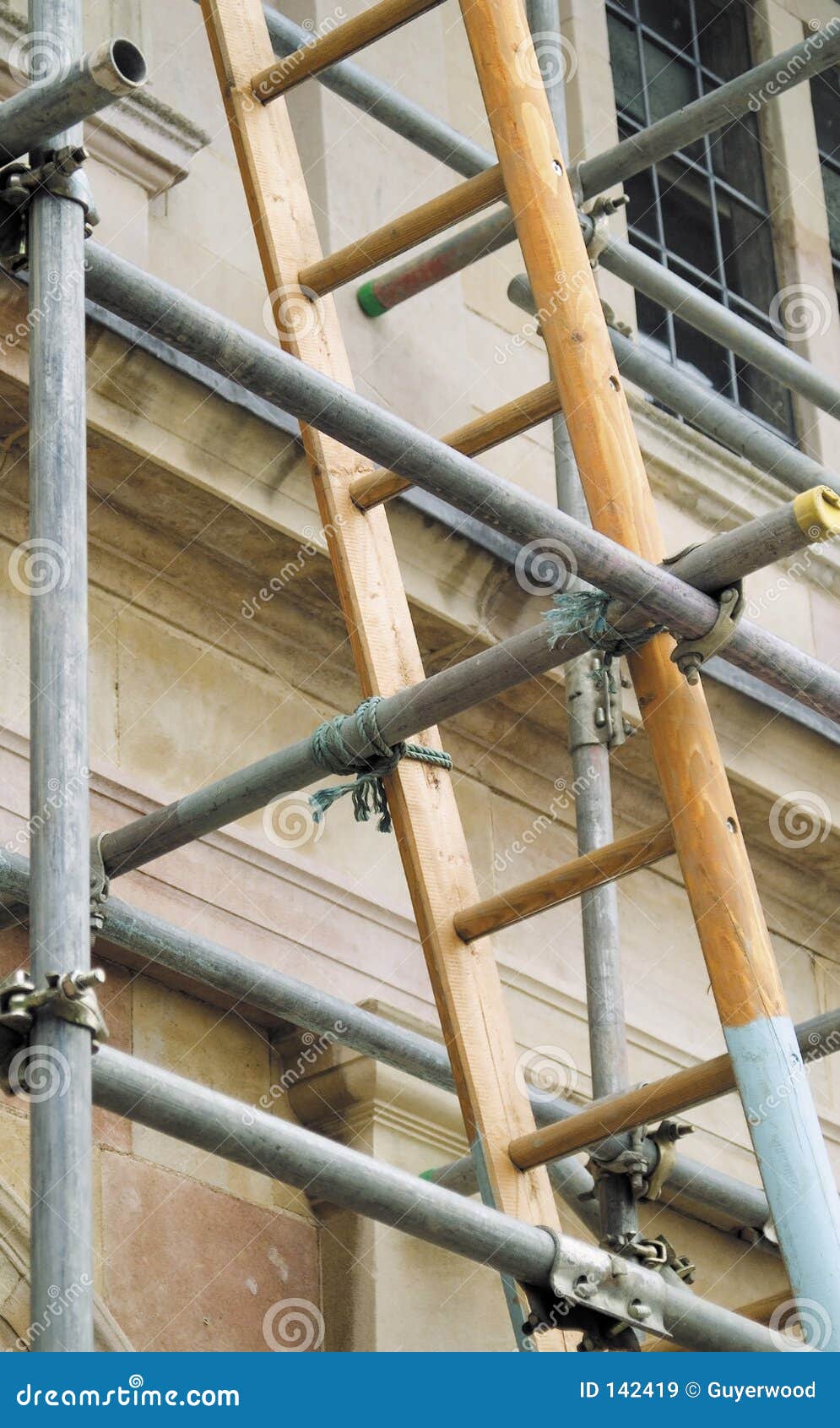Escada e andaime imagem de stock. Imagem de descida, escada - 142419