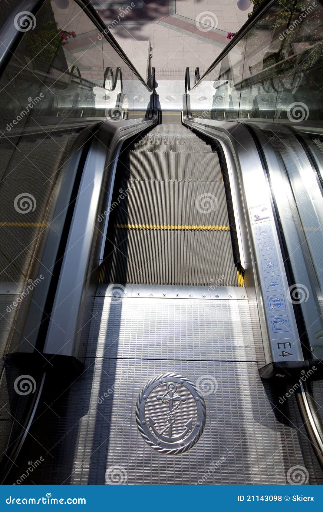 Escada rolante foto de stock. Imagem de funcionamento - 21143098