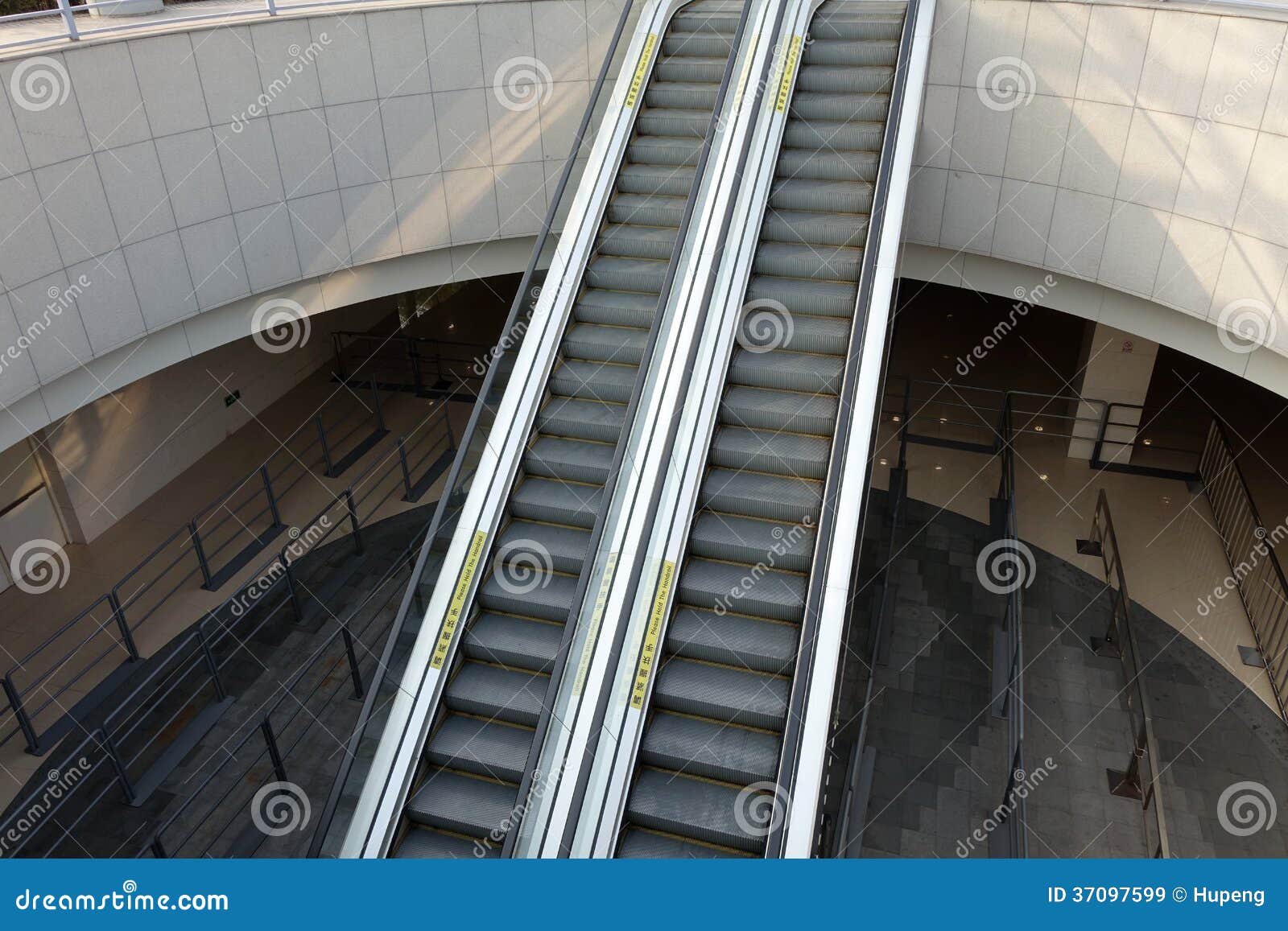Escada rolante imagem de stock. Imagem de chinês, marco - 37097599