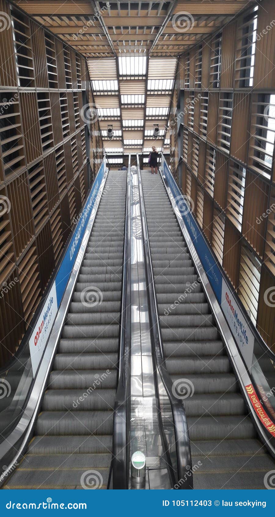 Escada Rolante Do Quilolitro Foto de Stock Editorial - Imagem de lata ...