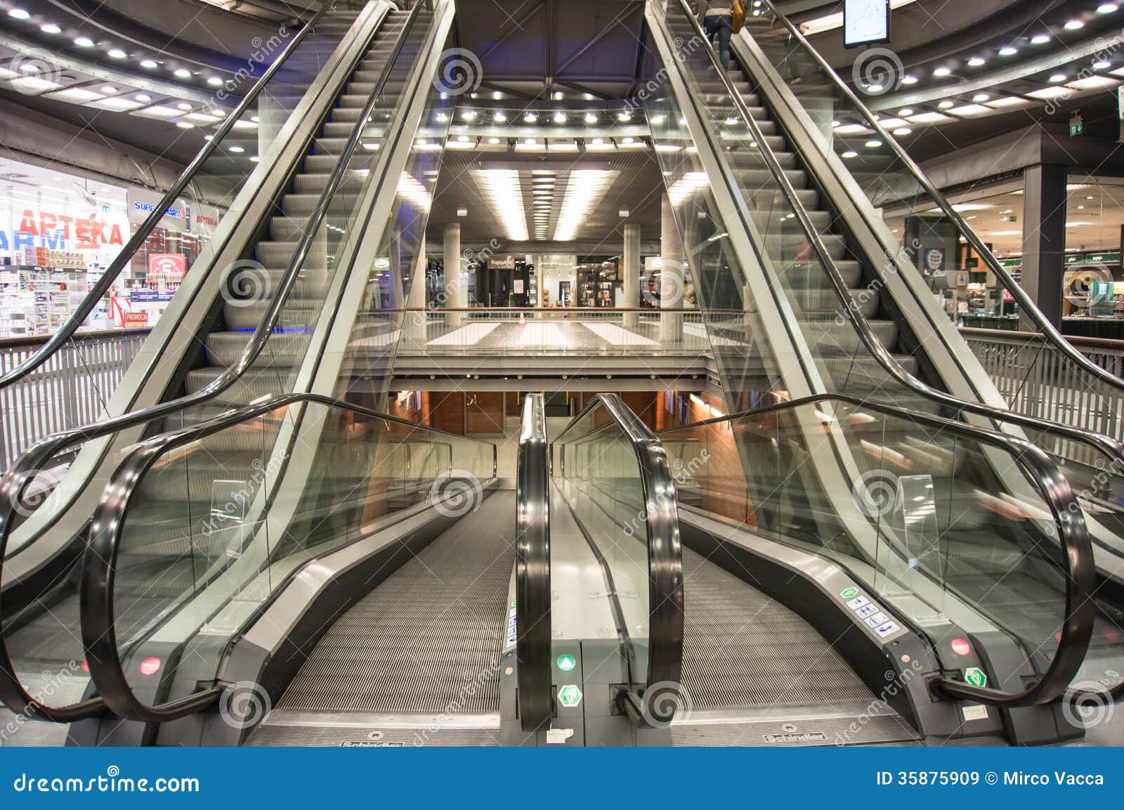 Escada rolante do shopping imagem de stock editorial. Imagem de polônia ...
