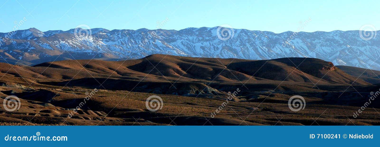 Escala De Montanha Do Atlas, Marrocos Imagem de Stock - Imagem de ...