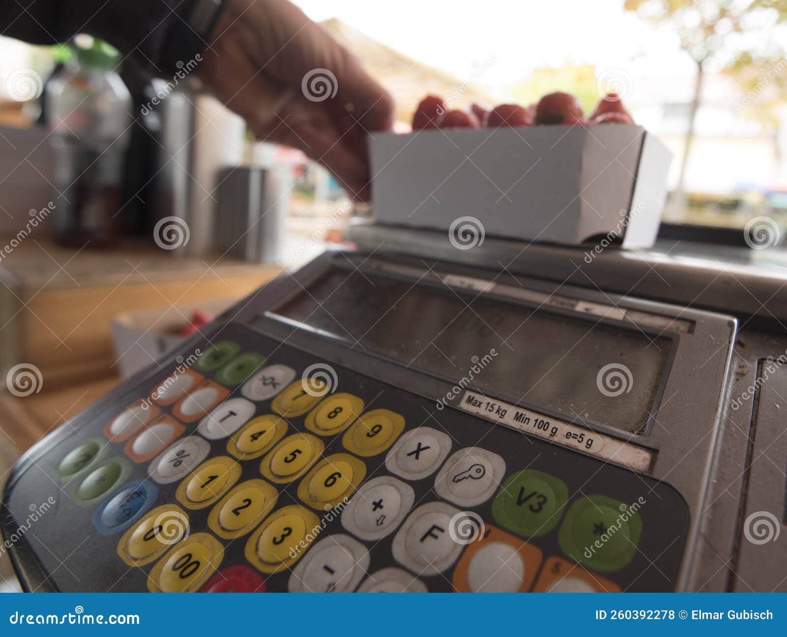 Escala para pesar el peso foto de archivo. Imagen de laboratorio ...