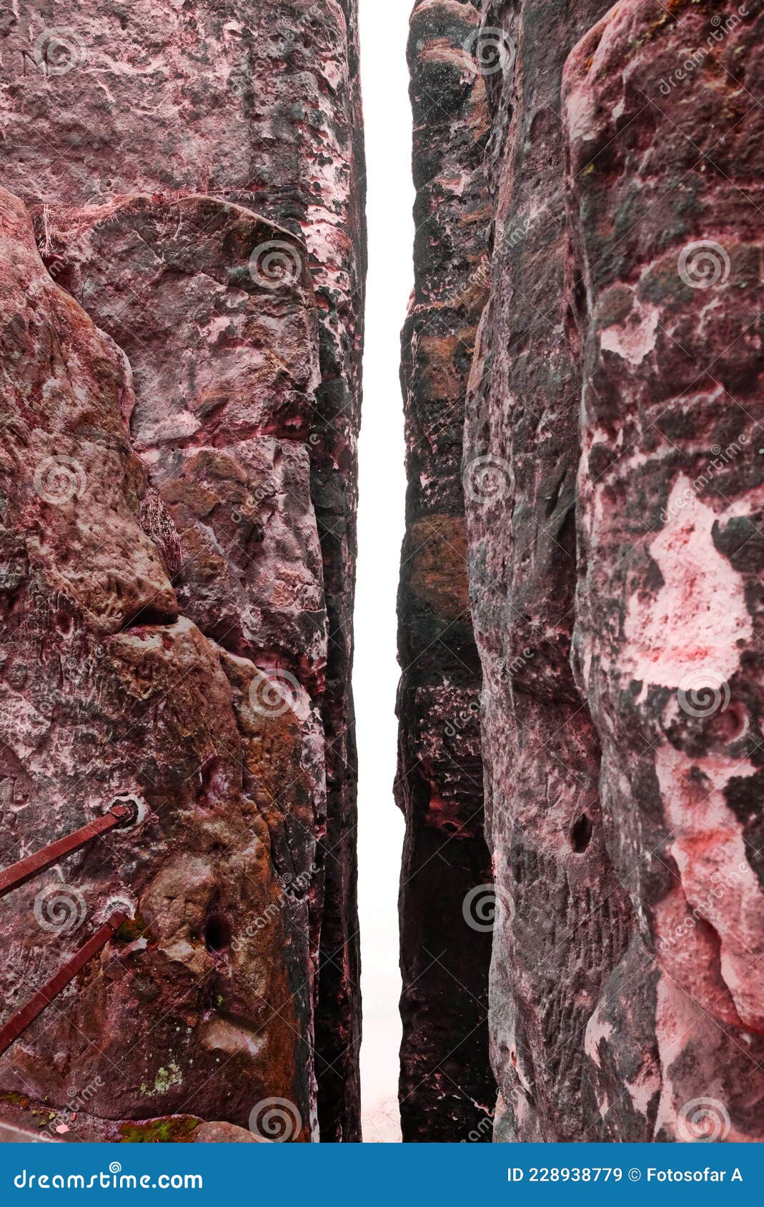 Escalada Del Borde De La Brecha De Roca De Textura Imagen de archivo ...