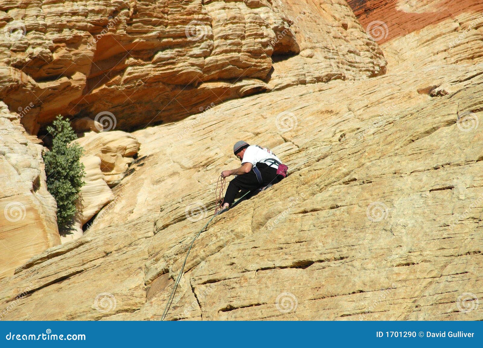 Escalader la montagne photo stock. Image du crête, chassoir - 1701290