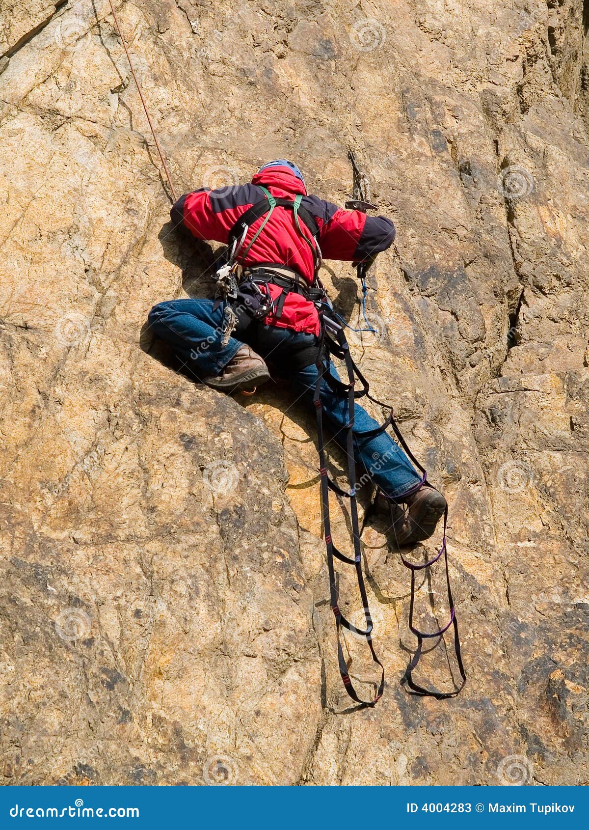 Escalador De Roca En La Escala Imagen de archivo - Imagen de hombre ...