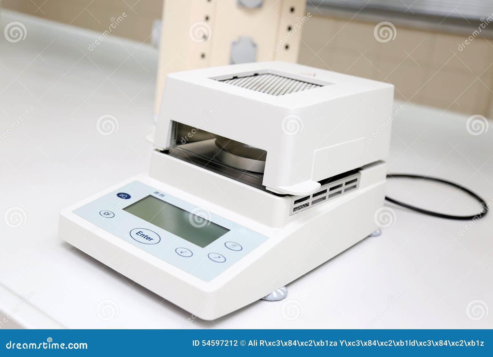 Escalas De La Precisión En Laboratorio Foto de archivo - Imagen de ...