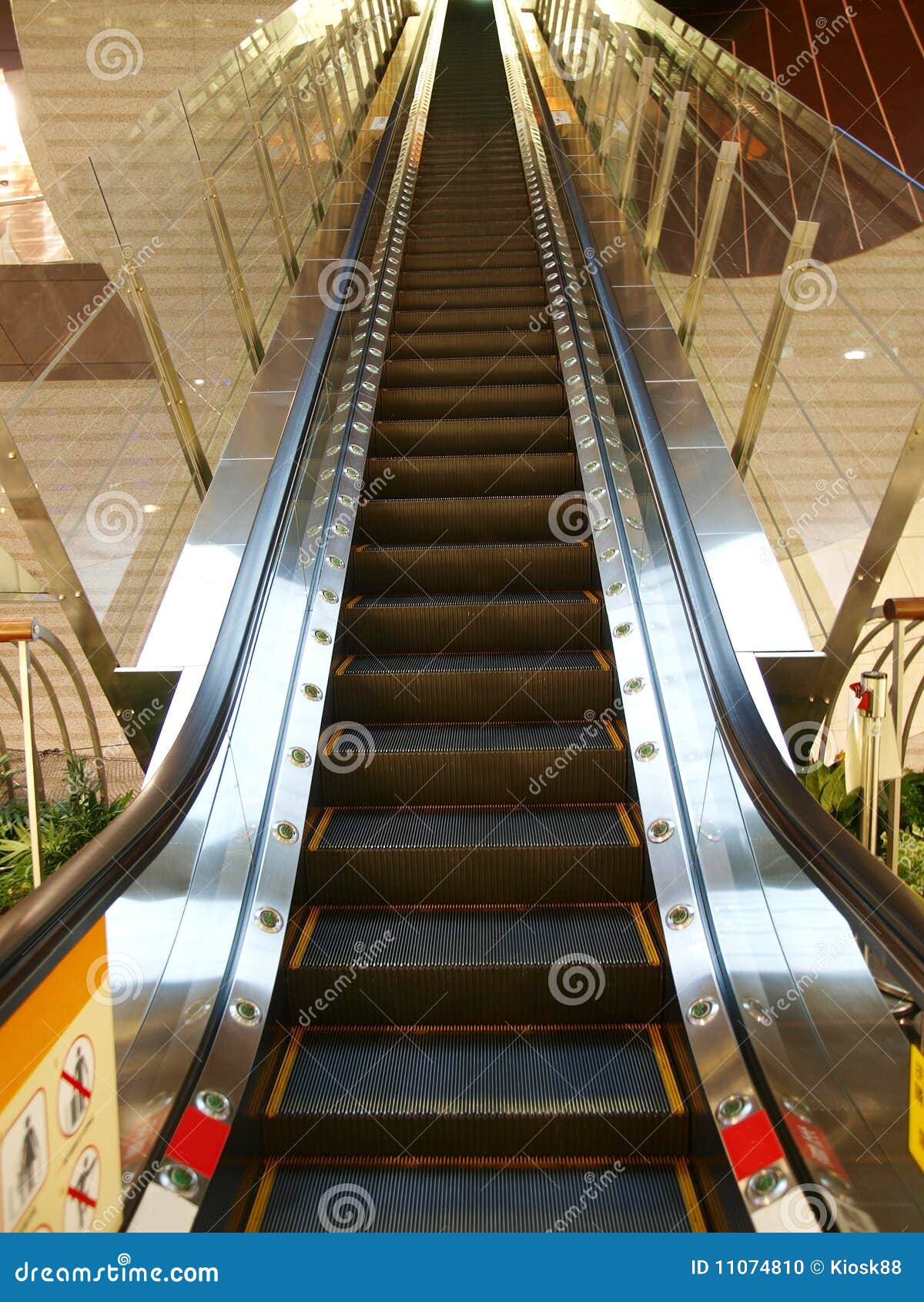 Escalator in Department Store Stock Photo - Image of enter, busy: 11074810
