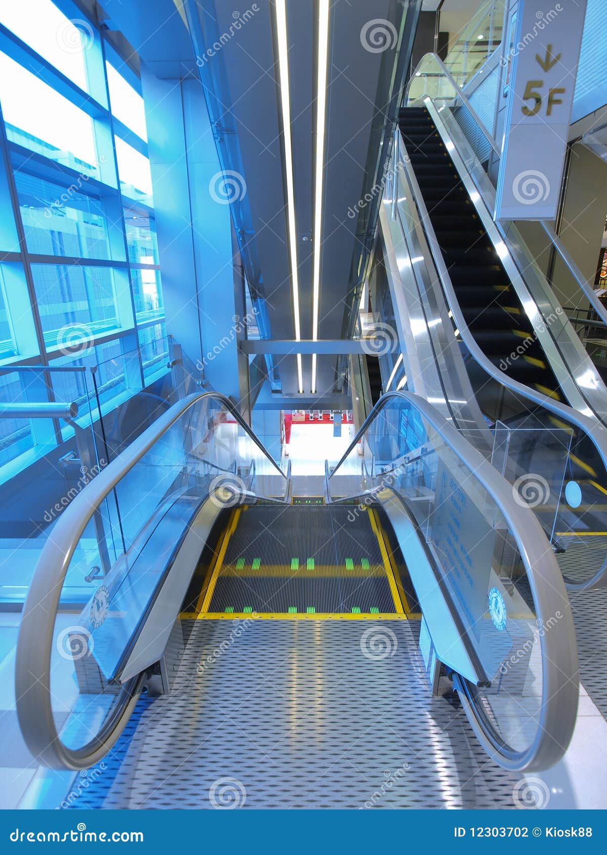 Escalator in Department Store Stock Photo - Image of movement, mall ...