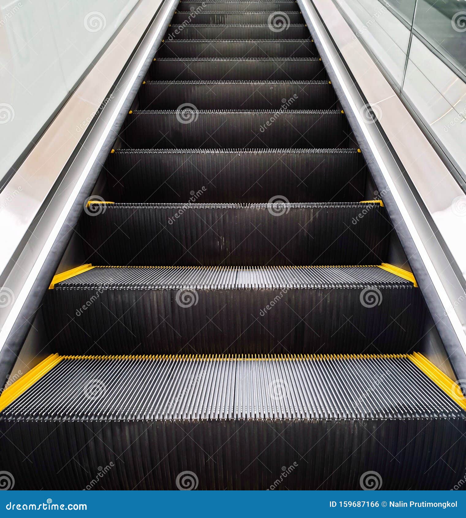 Escalator floor four step stock photo. Image of escalator - 159687166