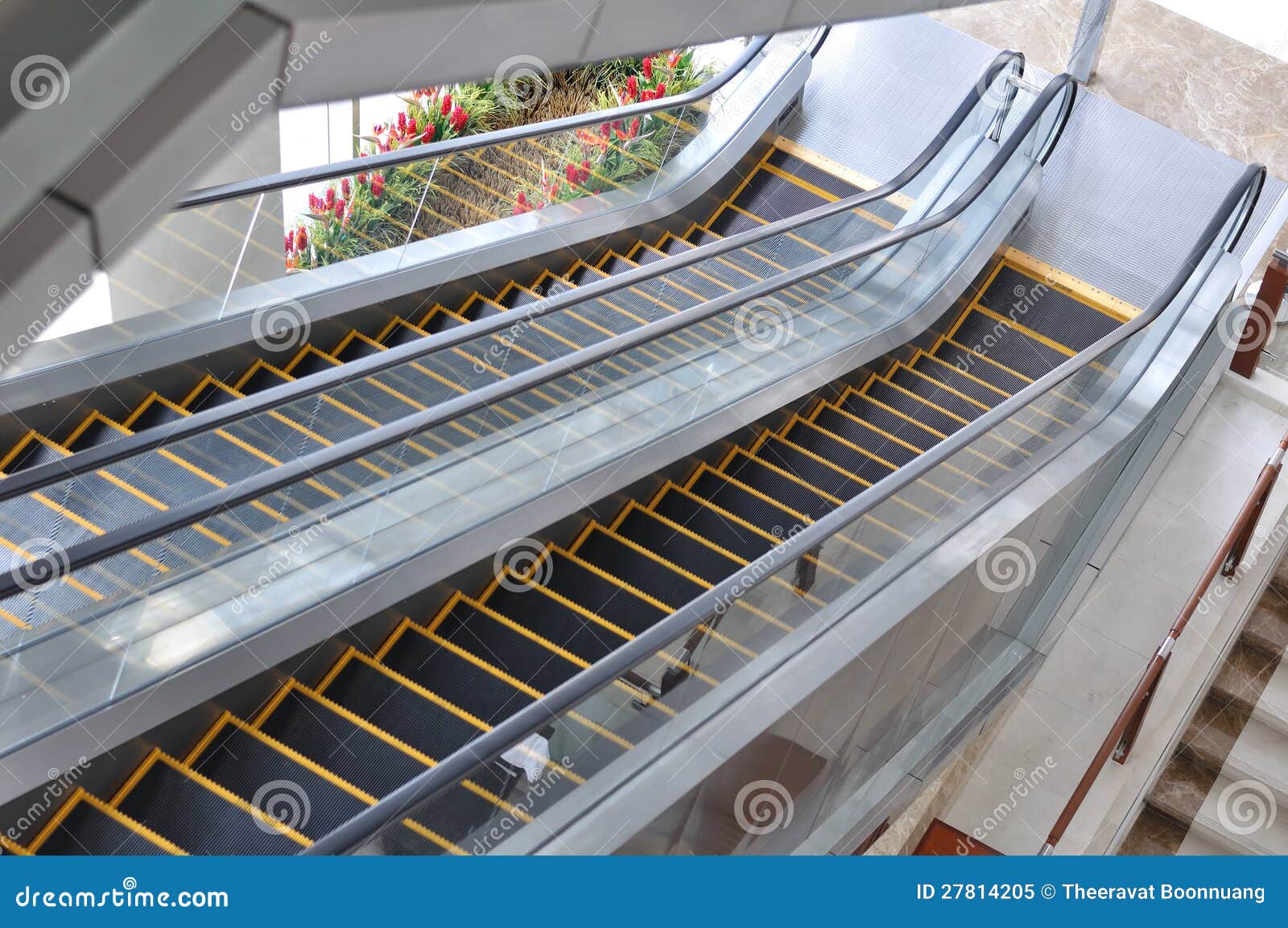 The Escalator Perspective View Stock Image - Image of light, mall: 27814205