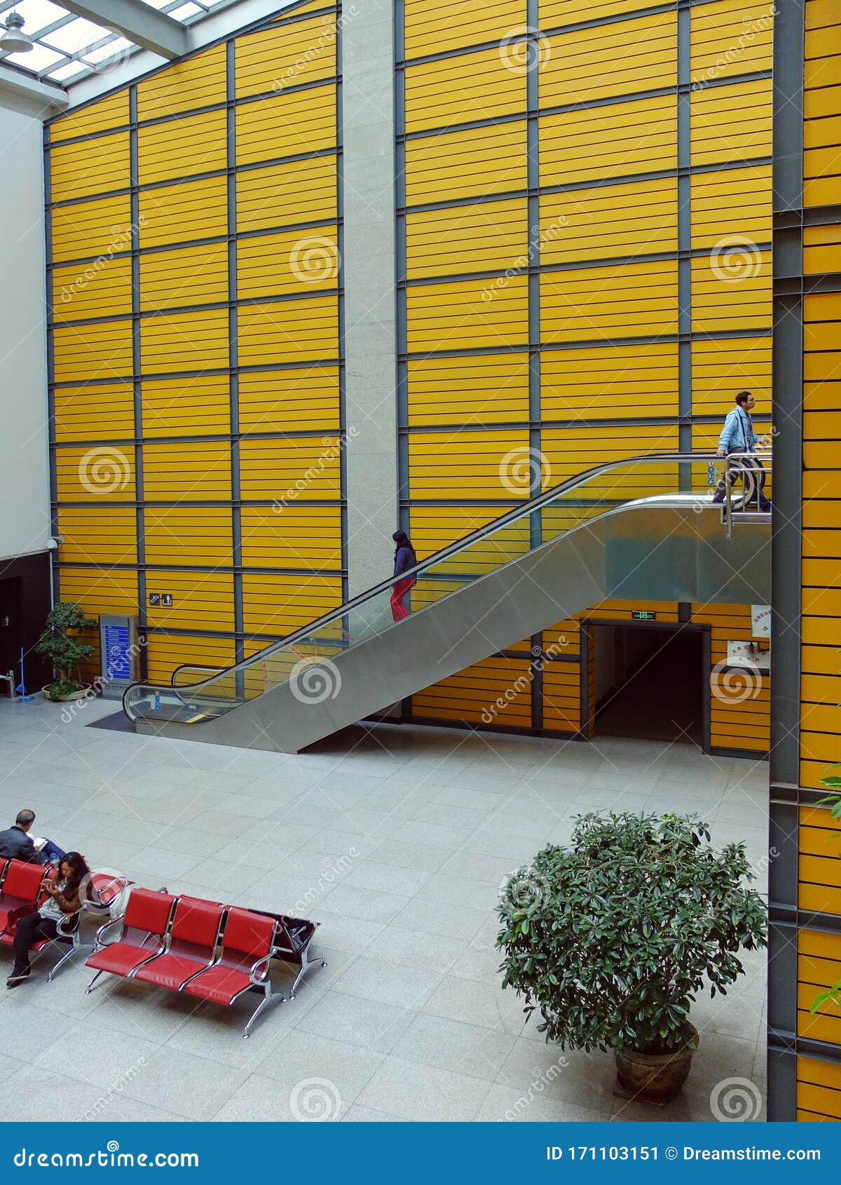 Escalator Staircase Lift Electric Elevator Editorial Photo - Image of ...