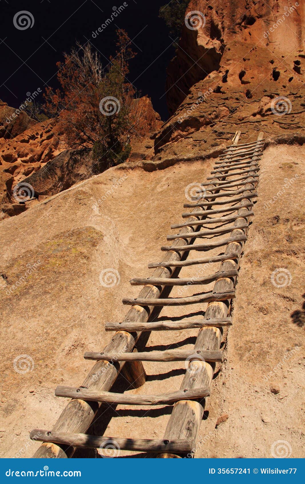 Escalera alta imagen de archivo. Imagen de recorrido - 35657241