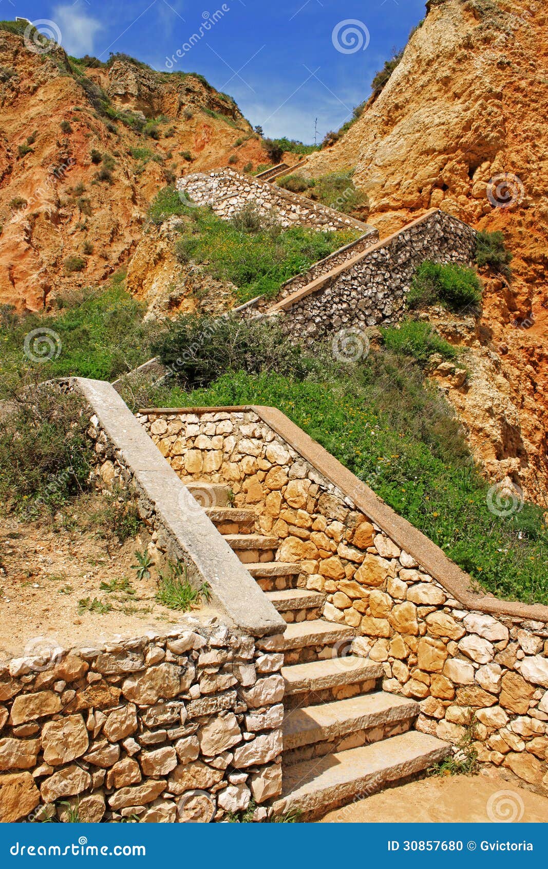 Escalera Del Acantilado Escarpado Foto de archivo - Imagen de escarpado ...