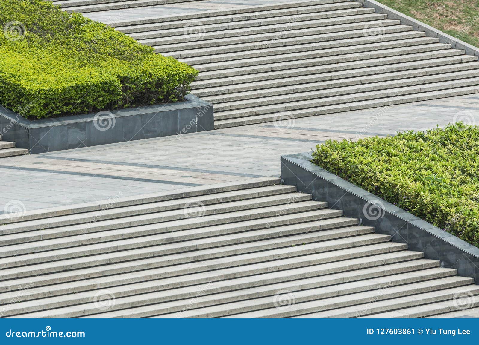 Escalera en parque imagen de archivo. Imagen de extracto - 127603861