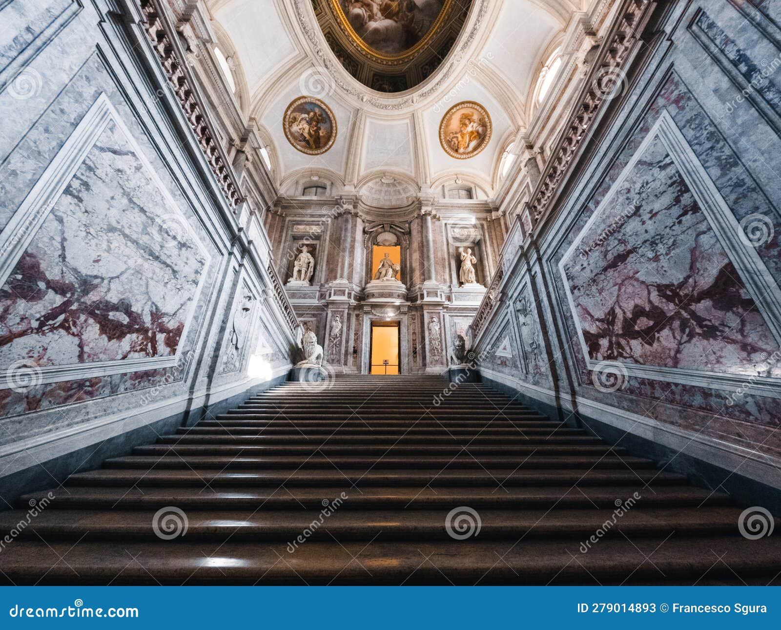 Escalera Interna De Un Palacio Real. Foto de archivo editorial - Imagen ...